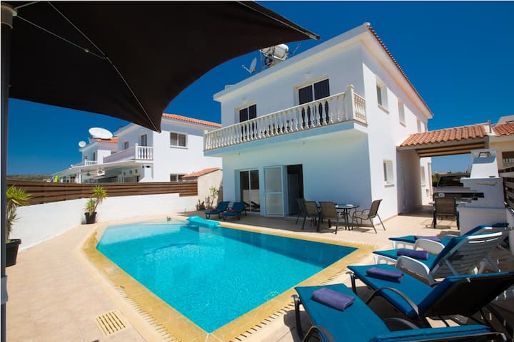 Villa Carina 4 Bdr. Central - Айя Напа