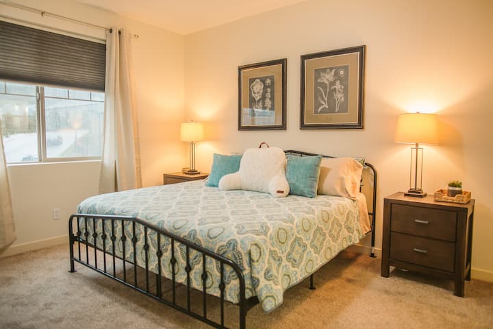 Upscale Townhome, King Bed, Pets - Happy Valley, OR