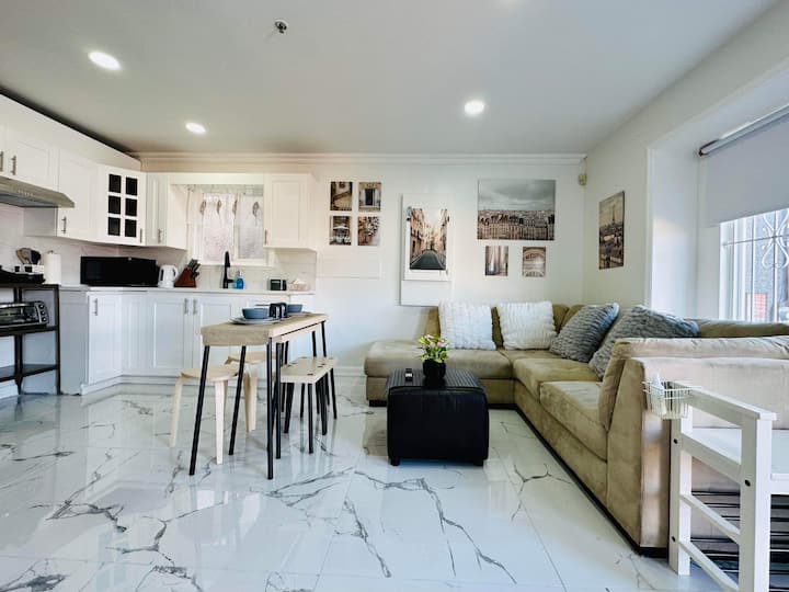 2br 1ba Ground Floor | King-bed | Parking+pet - Vancouver