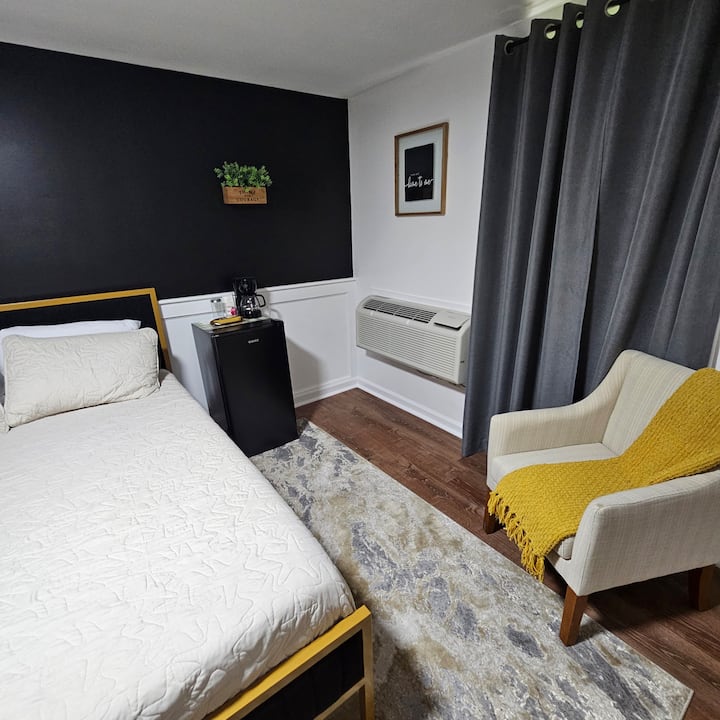 Lakeview Studio Lodge ~ Room 7 - Fredonia, NY