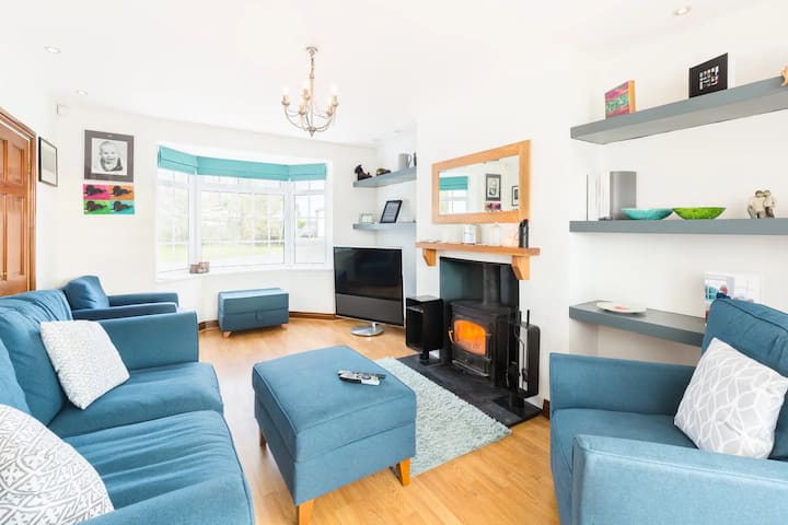 Spacious 5 Bed & Hot Tub Sleeps 13, Near Stratford - Stratford-upon-Avon