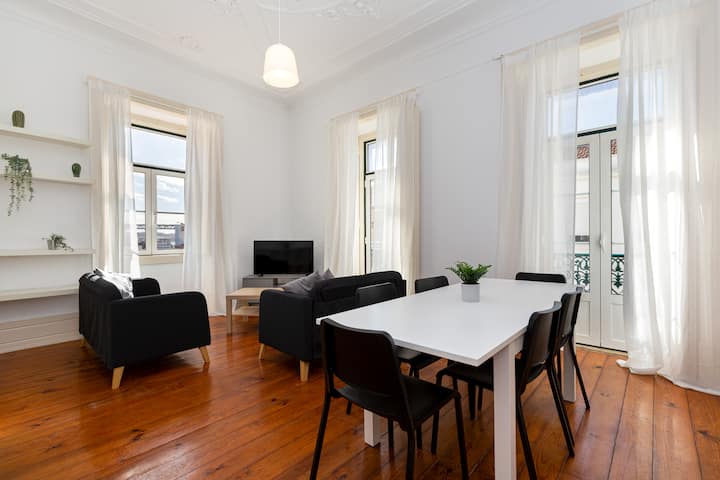 4br Lisbon Apartment - Central Location (7 Guests) - Almada