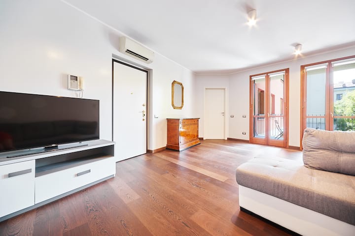 Large Apartment Navigli - Milão