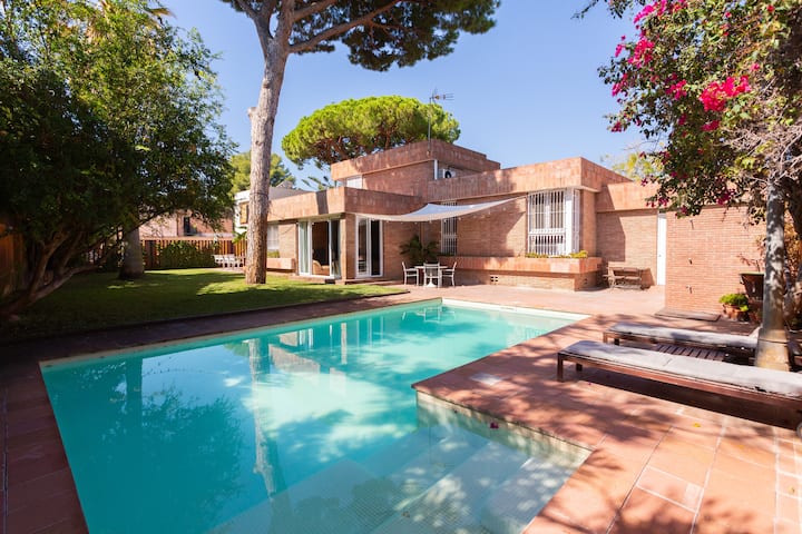 Espaciosa Casa De Arquitecto - Castelldefels