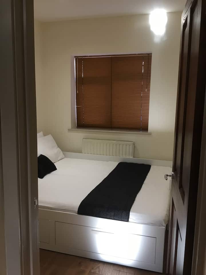 Self Contain Unit With Room Double Bed Kitchen - 루즐립