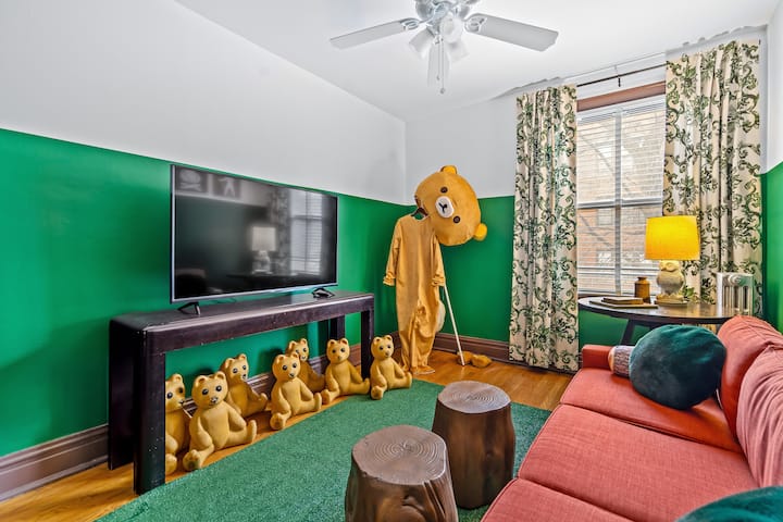 Campy! Wrigley Campground - Lincoln Park - Chicago