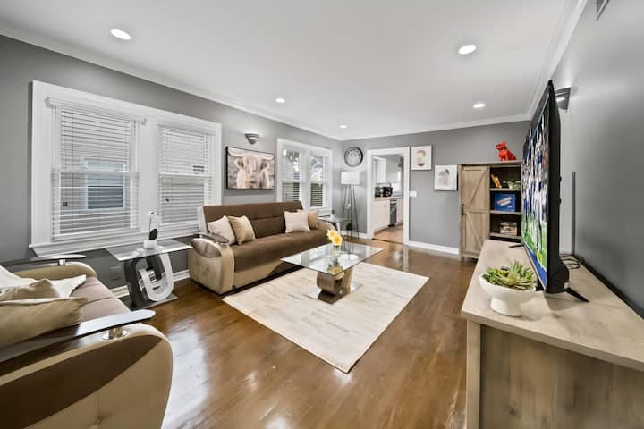Luxury 3br Steps To Downtown Birmingham | Sleeps 6 - Troy, MI