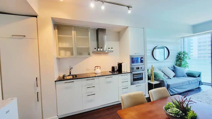 Cn Tower View Condo, Steps To Scotiabank Arena - Toronto, ON