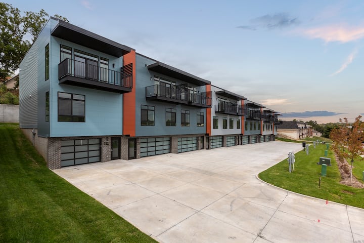 Luxury Midtown Townhome W/ Elevator + Near Unmc - Omaha