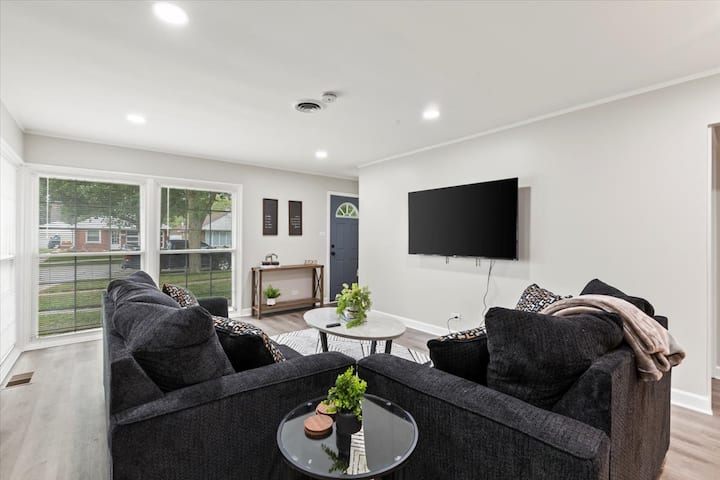 Modern 3br Home W/ Huge Backyard | Lcp Collection - Oak Brook, IL