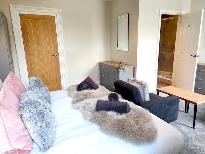 Carvetii: Anne House R3 Triple Bed 1st Flr Ensuite - Carlisle