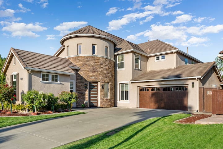 Modern 6br 3ba Near Dt Sac - Sacramento, CA