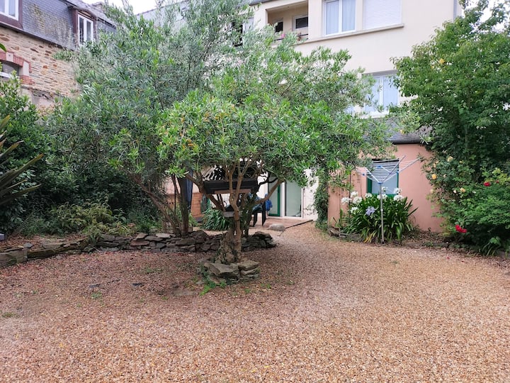 Logement Avec Jardin Privé  Au Centre Ville - Lannion