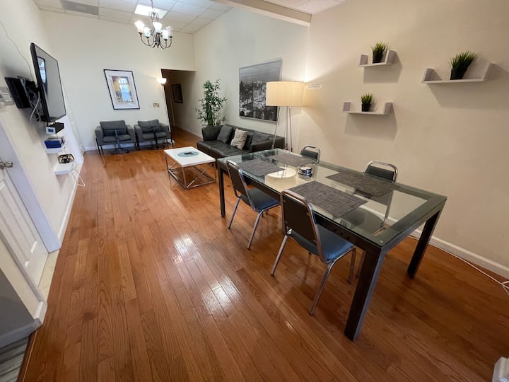 Summer Coliving Space | Center City + Convention - Philadelphia, PA