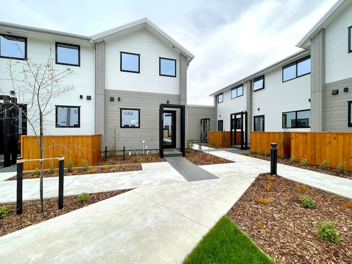Modern Home Near The Beach - Christchurch
