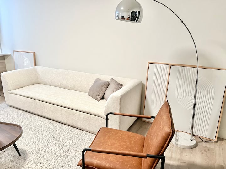 Modern 2 Bed Apartment In Quincy - Quincy, MA