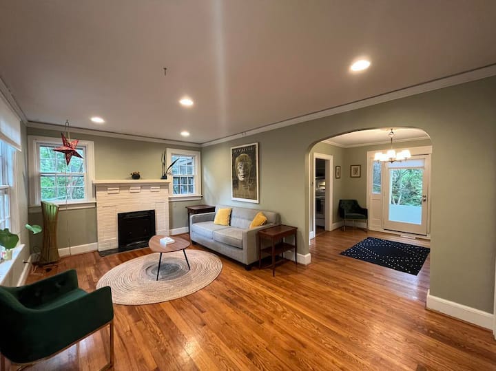 Embassy Of Oaks - Eclectic Peaceful Walkable Home - Raleigh, NC