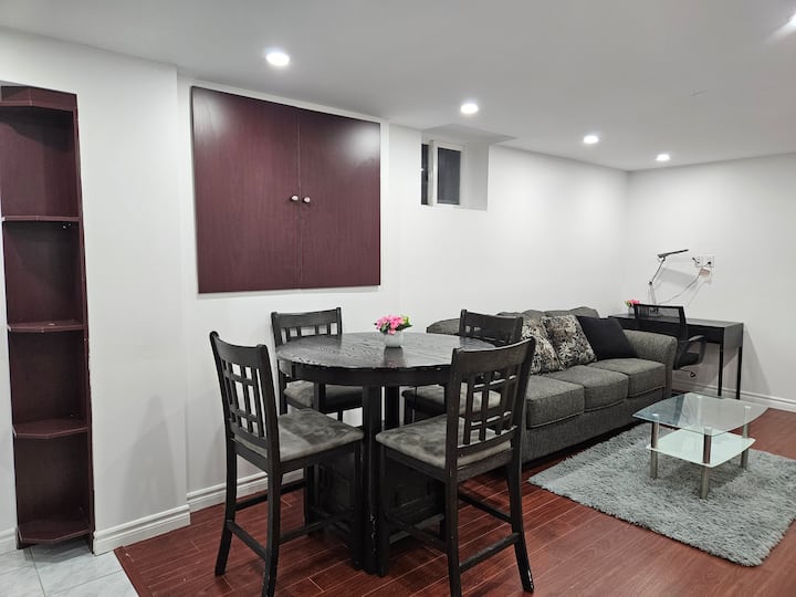 4 Bed, 2 Bath Lovely Retreat - Brampton