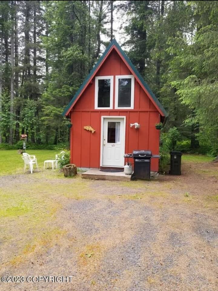 Hunter's Hideaway- Cabin 3-quaint Loft Cottage - Seward, AK