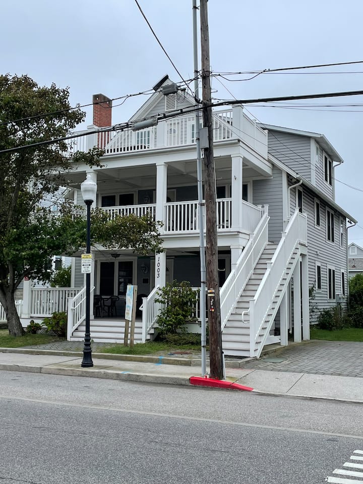 Downtown 2nd Floor 3 Bedroom - Ocean City, MD