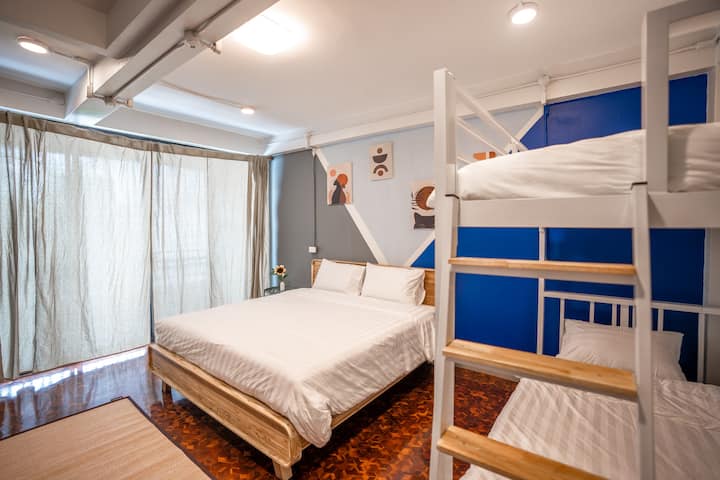 Room With 3 Beds Central Location - Chiang Mai