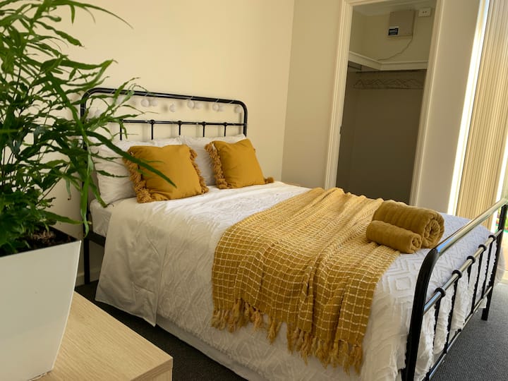 Room In Clarkson Where Convenience Is A Priority - Iluka
