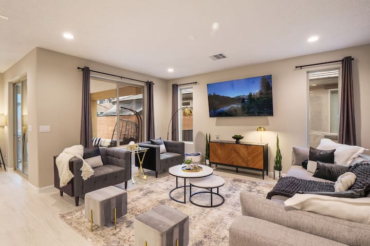 Contemporary 3br Getaway With Workspace! - New Mexico