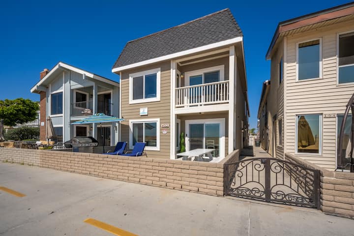 Newport Paradise - Oceanfront Home By The Pier - Newport Beach, CA