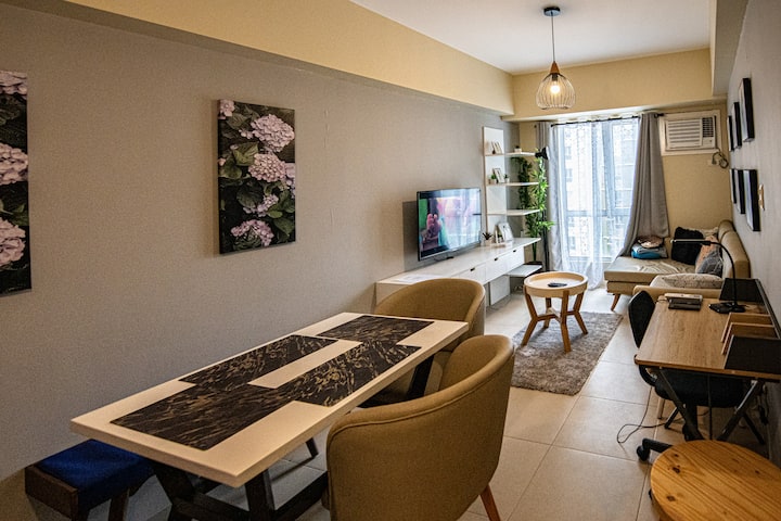 1 Br Condo At Cebu It Park / Fast Wifi / Workspace - Cebu