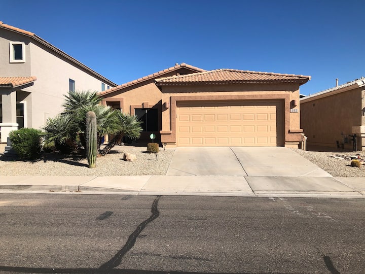 Hummingbird Haven! - San Tan Valley, AZ