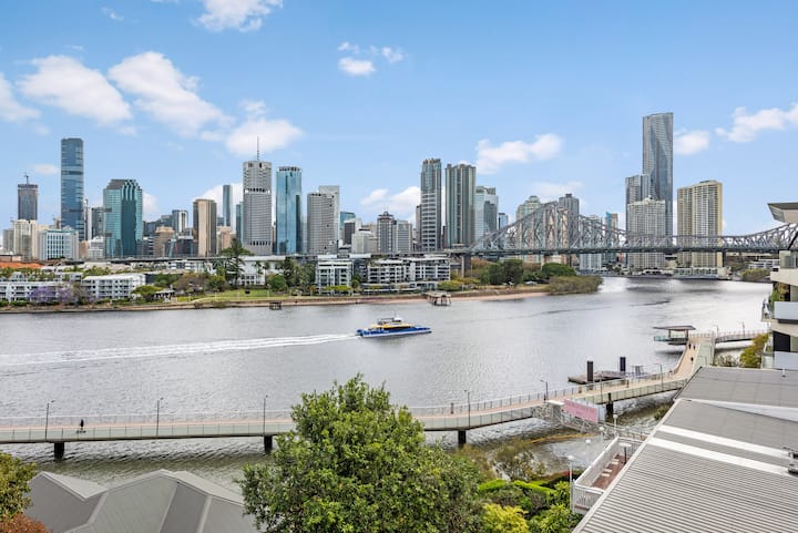 Wow! ~ Skyline City, Water + Story Bridge Views - Brisbane
