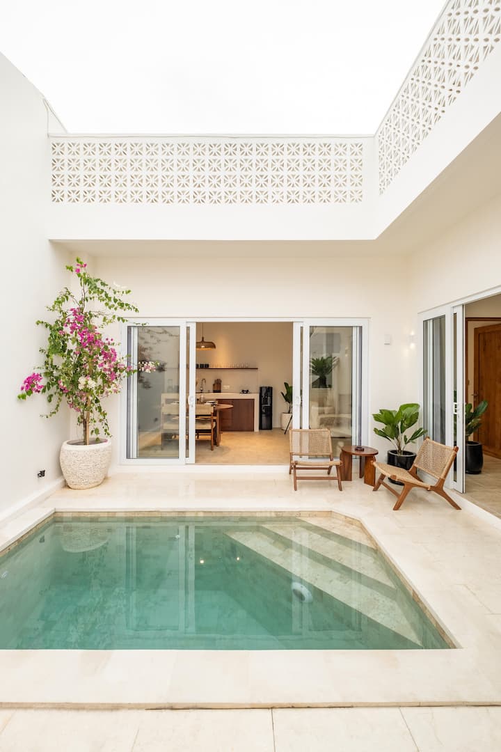 Tropical Berawa Villa / Enclosed Living Room - Canggu