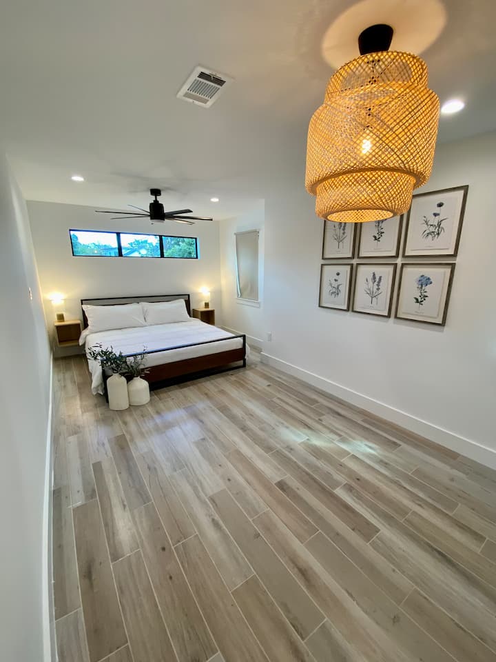 Secure Cozy Tiny Home Central Houston - Houston, TX