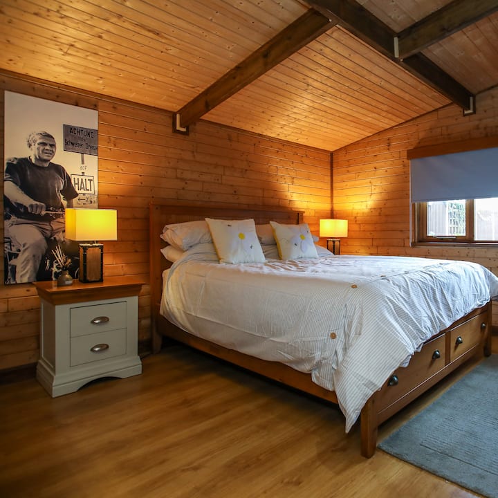 Private Log Cabin - London Heathrow Airport (LHR)
