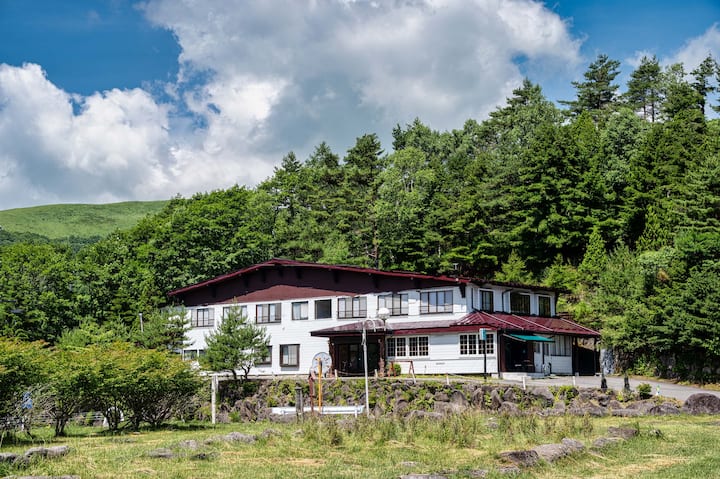 【1棟貸切】【35名まで宿泊可能】【企業研修・合宿】ヨーロッパの山小屋風の宿「ヒュッテ　ジル白樺湖」 - 茅野市