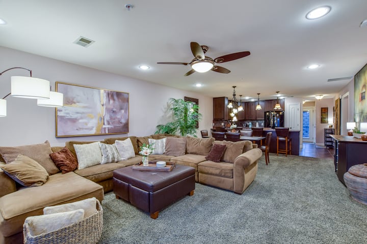 Kelly's Lakefront Escape - Huge Balcony - Wisconsin Dells, WI