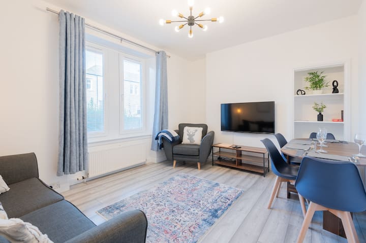Modern 2 Bedroom Apartment - Dundee