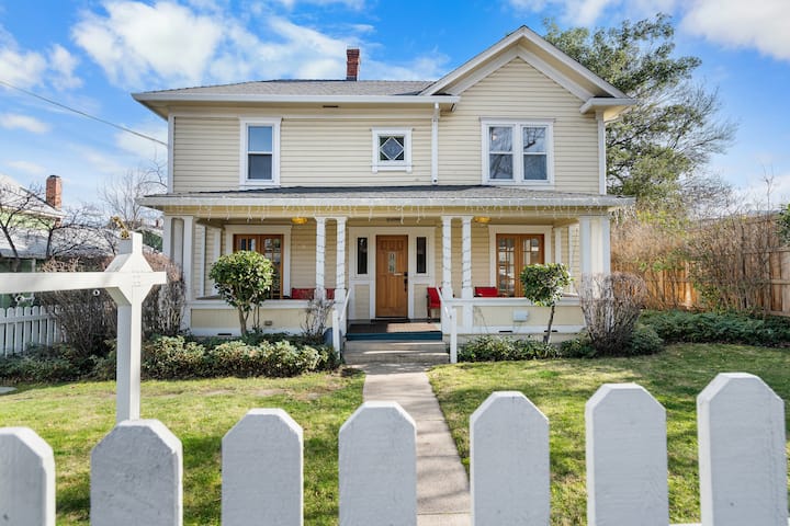 Pioneer North And South Suites Downtown Ashland - Ashland, OR