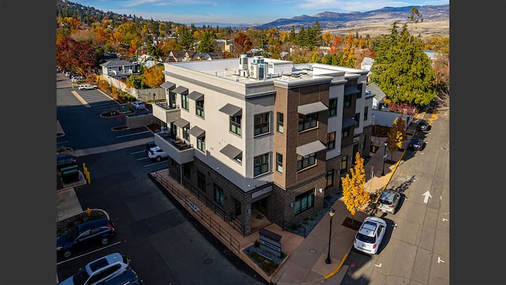 Plaza North Trinity Suites Downtown Ashland - Ashland, OR