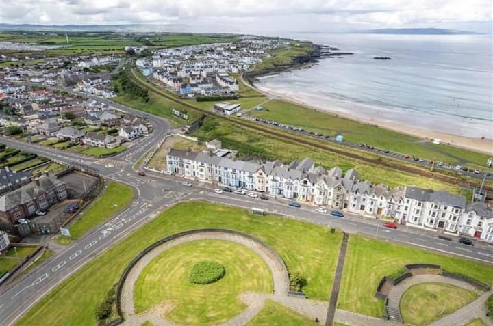 Spacious Beachside Family Apt - Portrush