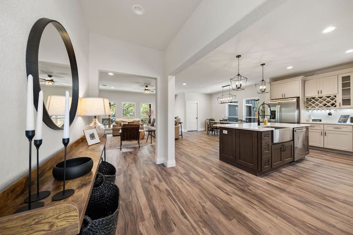 Pet Friendly, Bar, Hot Tub, Fireplace, Wi-fi - Canyon Lake, TX