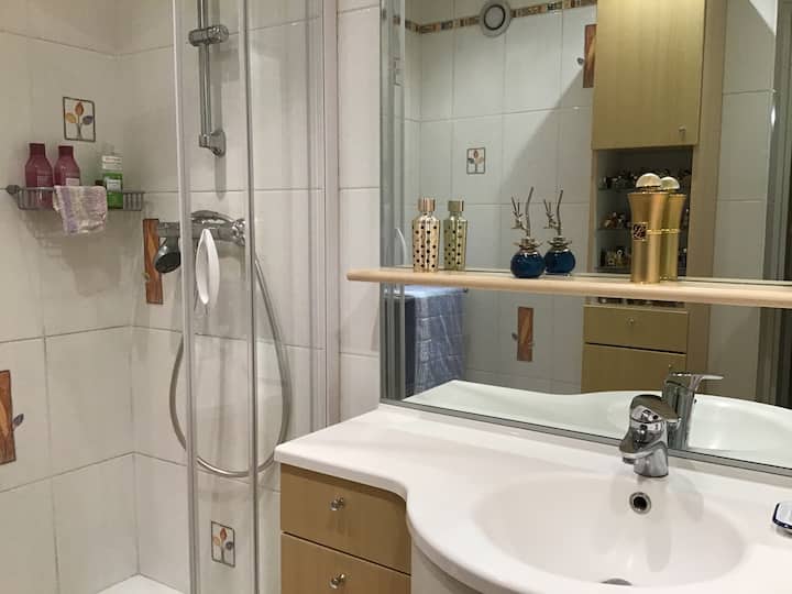 Chambre Lit Double à Louer - Lyon