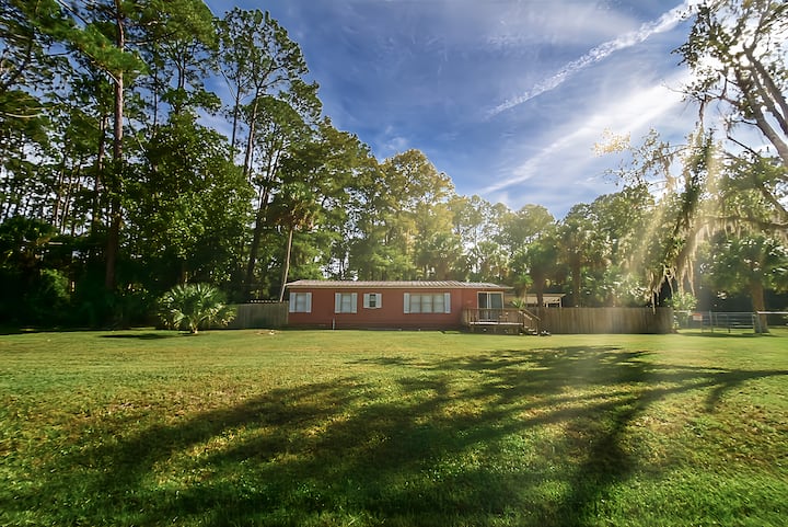 King George's Lake Retreat - Crescent City, FL
