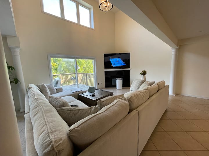 Beautiful Ravine Lot Home! - Woodstock