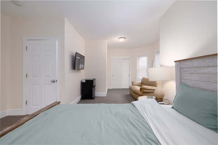 Spacious Urban Townhouse • Groups And Family - Hartford, CT