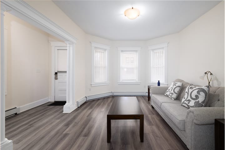 Reunion Certified Urban 2-story Townhouse Retreat - Connecticut