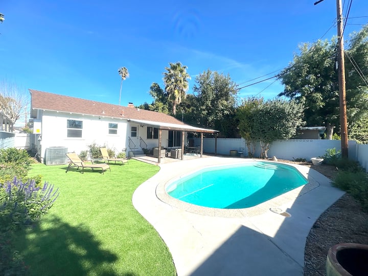 Cozy 3br Getaway- Pool, 80" Tv, King Suite, Garage - San Fernando, CA
