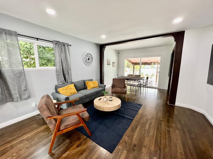 Cozy 3br Getaway- Pool, 80" Tv, King Suite, Garage - Los Ángeles, CA