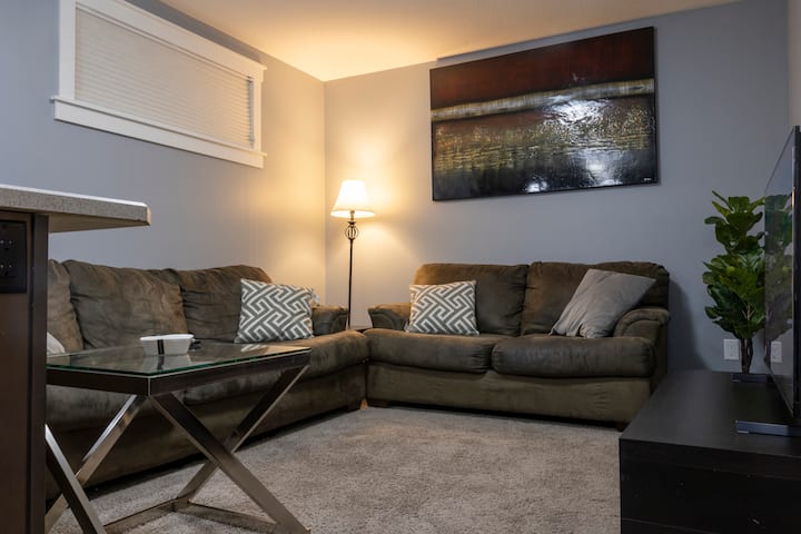 Harbour Landing Stylish Getaway - Regina