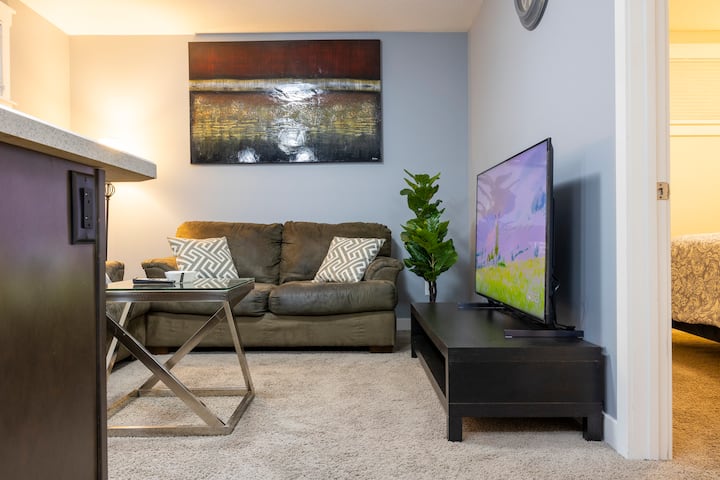 Harbour Landing Stylish Getaway - Regina